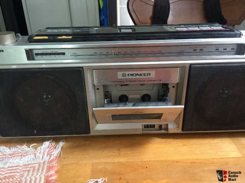 4 mini/micro stereo system and 1 rare high end boombox for projects ...