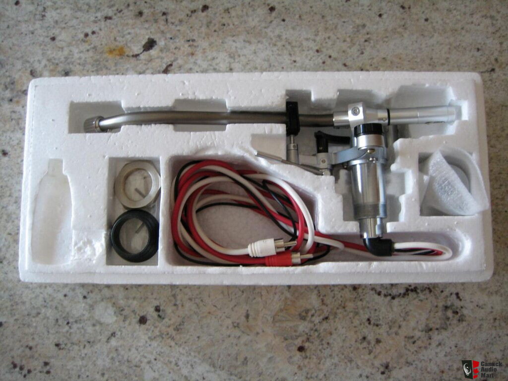 Rega R200 Tonearm - original box like new Photo #207583 - Canuck Audio Mart