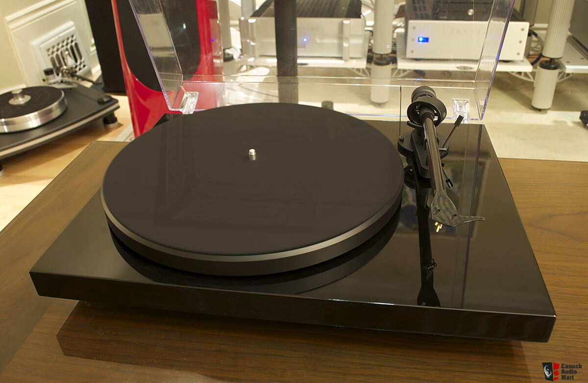 Pro-Ject Debut Carbon Turntable Dealer Ad - Canuck Audio Mart