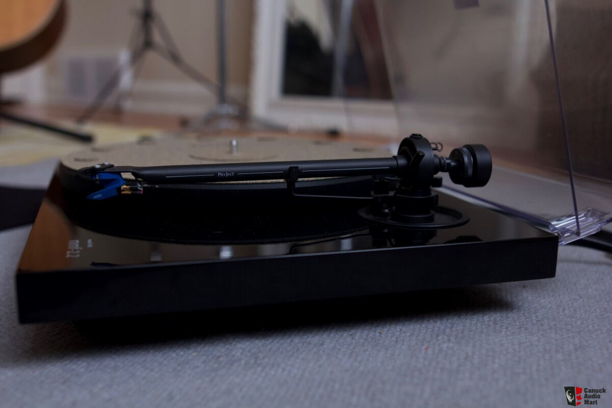 Music Hall mmf-2.2 Turntable Photo #2154892 - Canuck Audio Mart