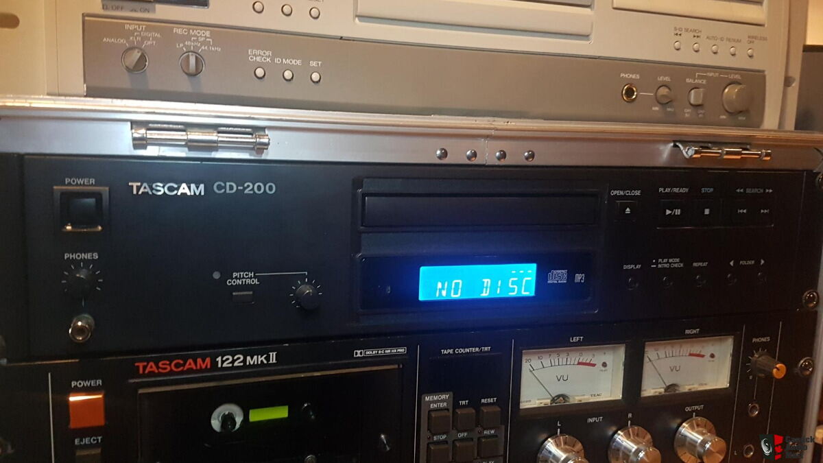 Tascam CD-200 Professional CD-Player with MP3 Playback, with Remote For ...
