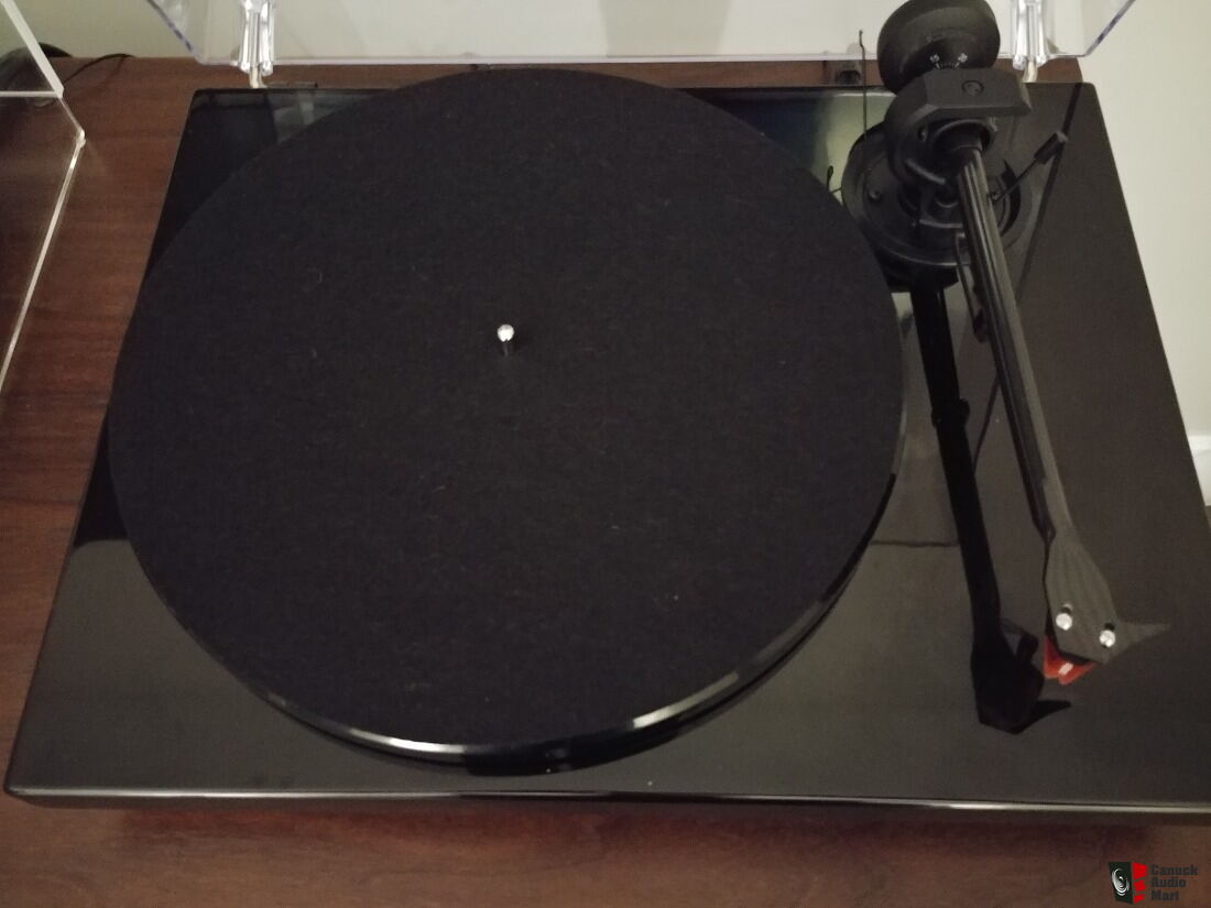 Project 1-XPRESSION III Carbon Photo #2156602 - Canuck Audio Mart