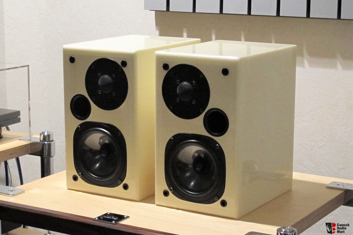 Usher S-520 monitor speakers in gloss white - NEAR MINT (SOLD TO GEORGE ...