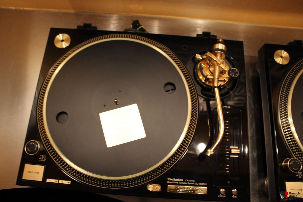 Very Rare Limited Edition Pair of 24 Karat Gold Plated Technics SL-1200 ...