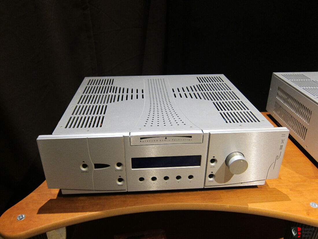 BAT REX 2 preamplifier/linestage with matching power supply (retail ...