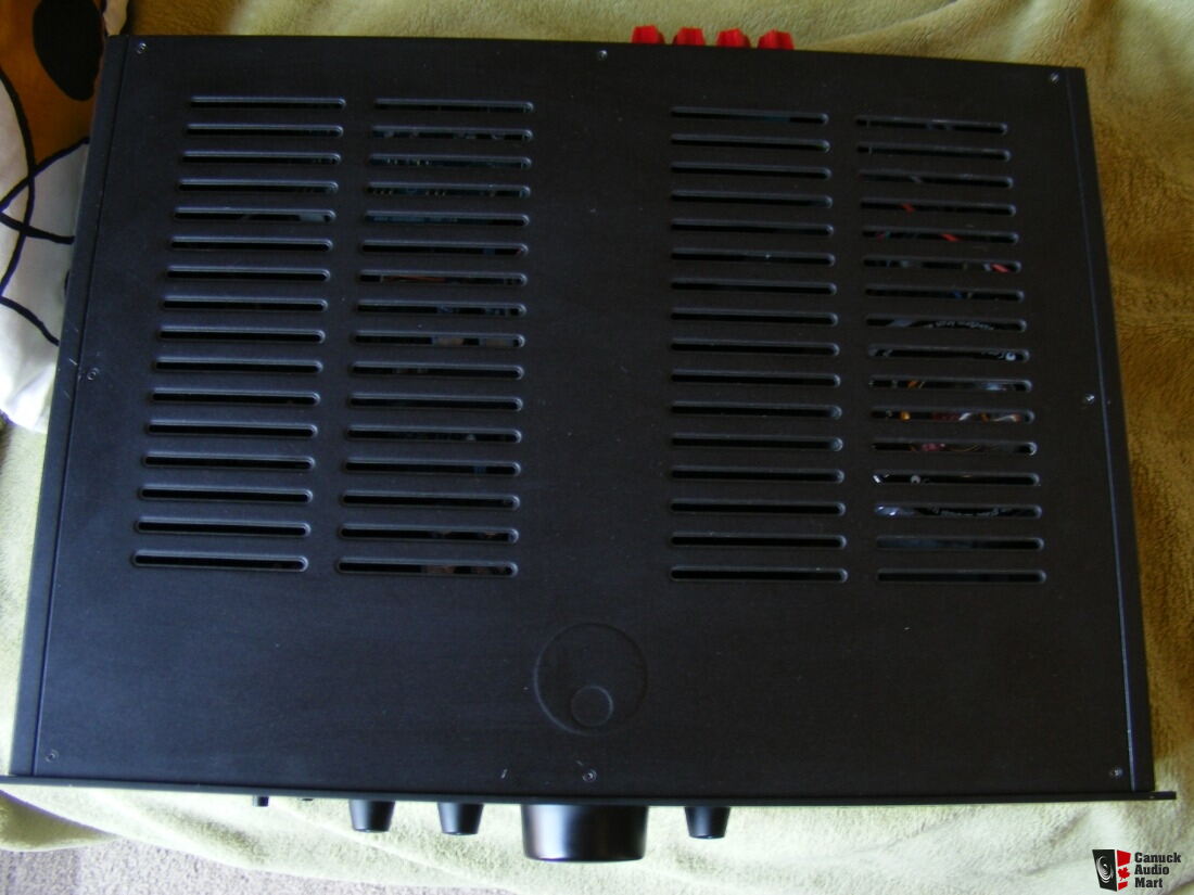 Cambridge Audio Azur 540A V2 in Black Photo #2276142 - UK Audio Mart