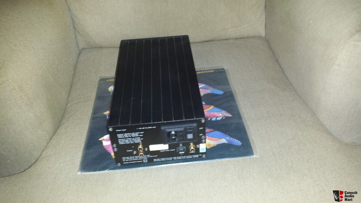 Meridian 204 FM tuner with digital display Photo #2302970 - US Audio Mart