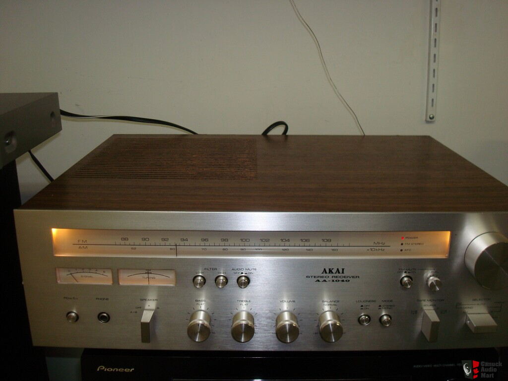 AKAI RECEIVER AA-1040 VERY NICE PIECE Photo #230468 - Canuck Audio Mart