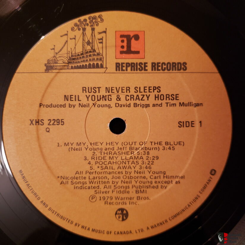 Neil Young vinyl collection Photo #2306130 - UK Audio Mart