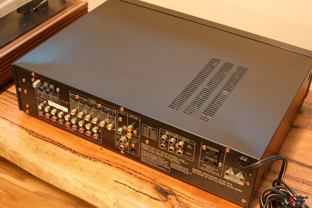 Marantz AV PRE Amplifier/Tuner AV550 with 2 RC2000 MkII Remote ...