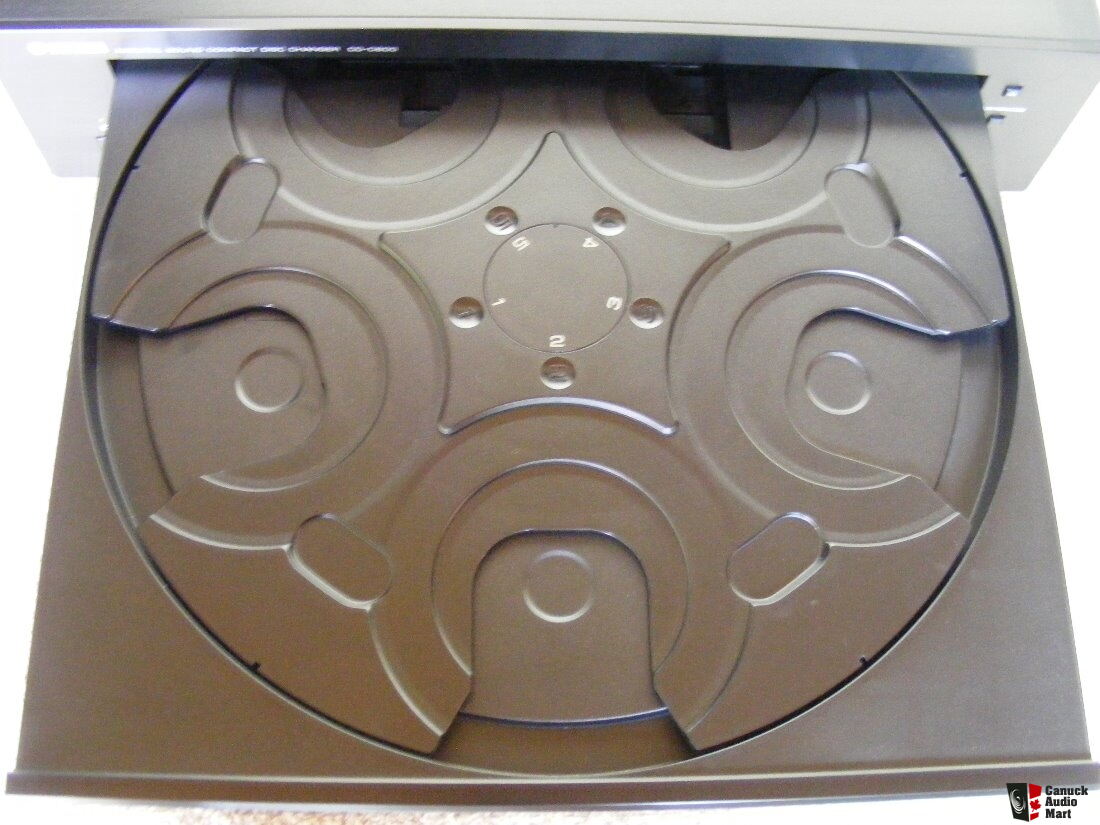 Yamaha CD-C600 5-disc CD changer/USB port Photo #2352510 - US Audio Mart