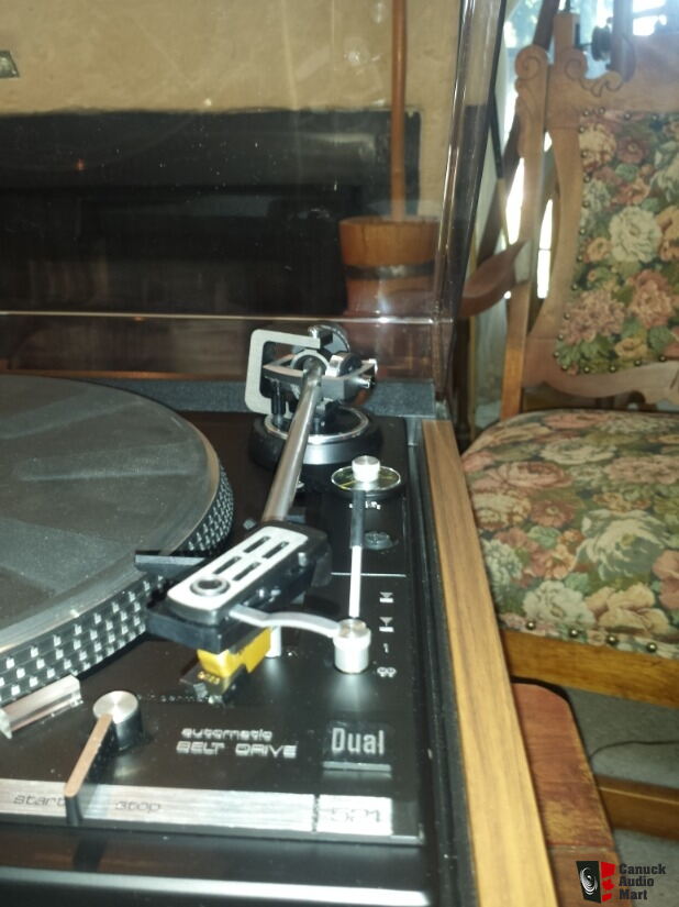 Dual 521 Turntable Photo #2385852 - Canuck Audio Mart