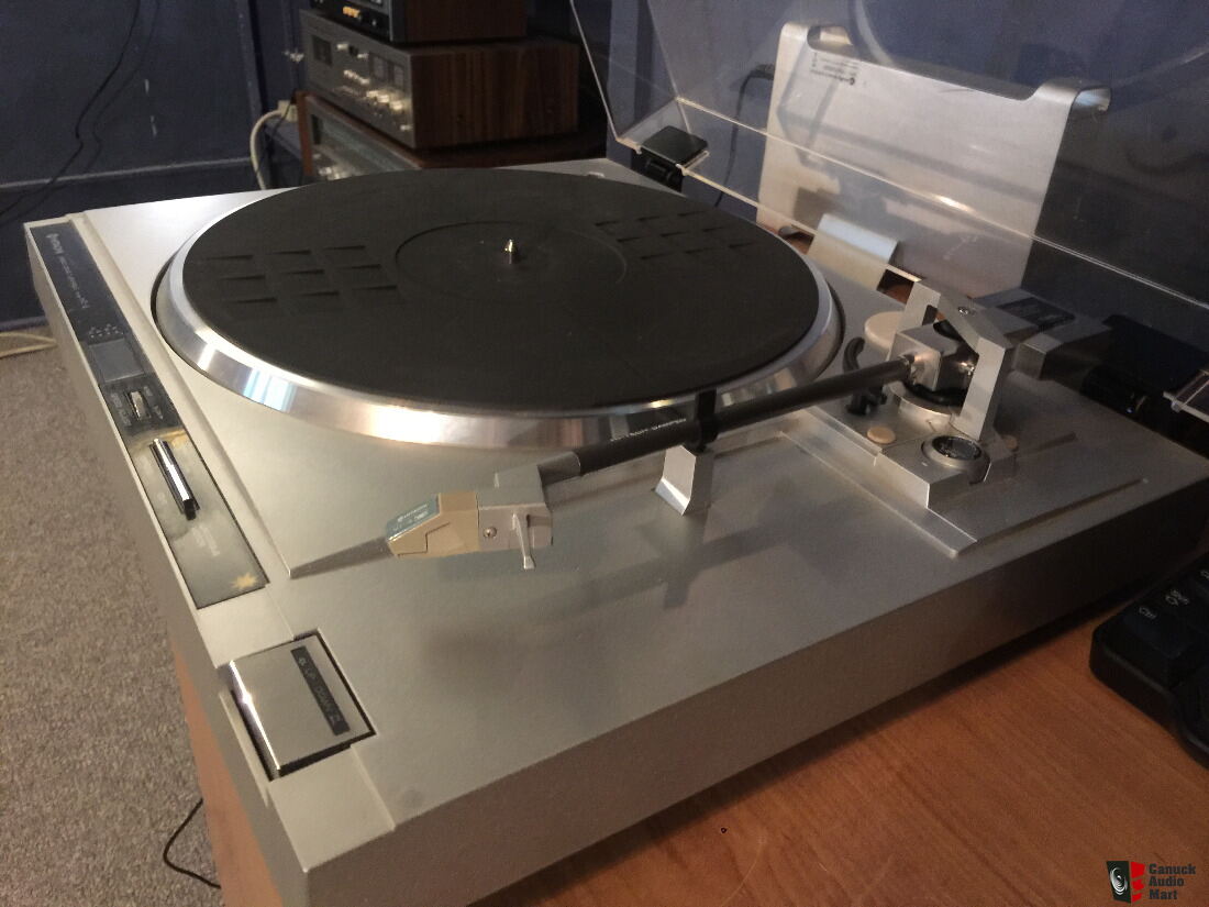 Hitachi HT-2 DD turntable Photo #2455967 - Canuck Audio Mart