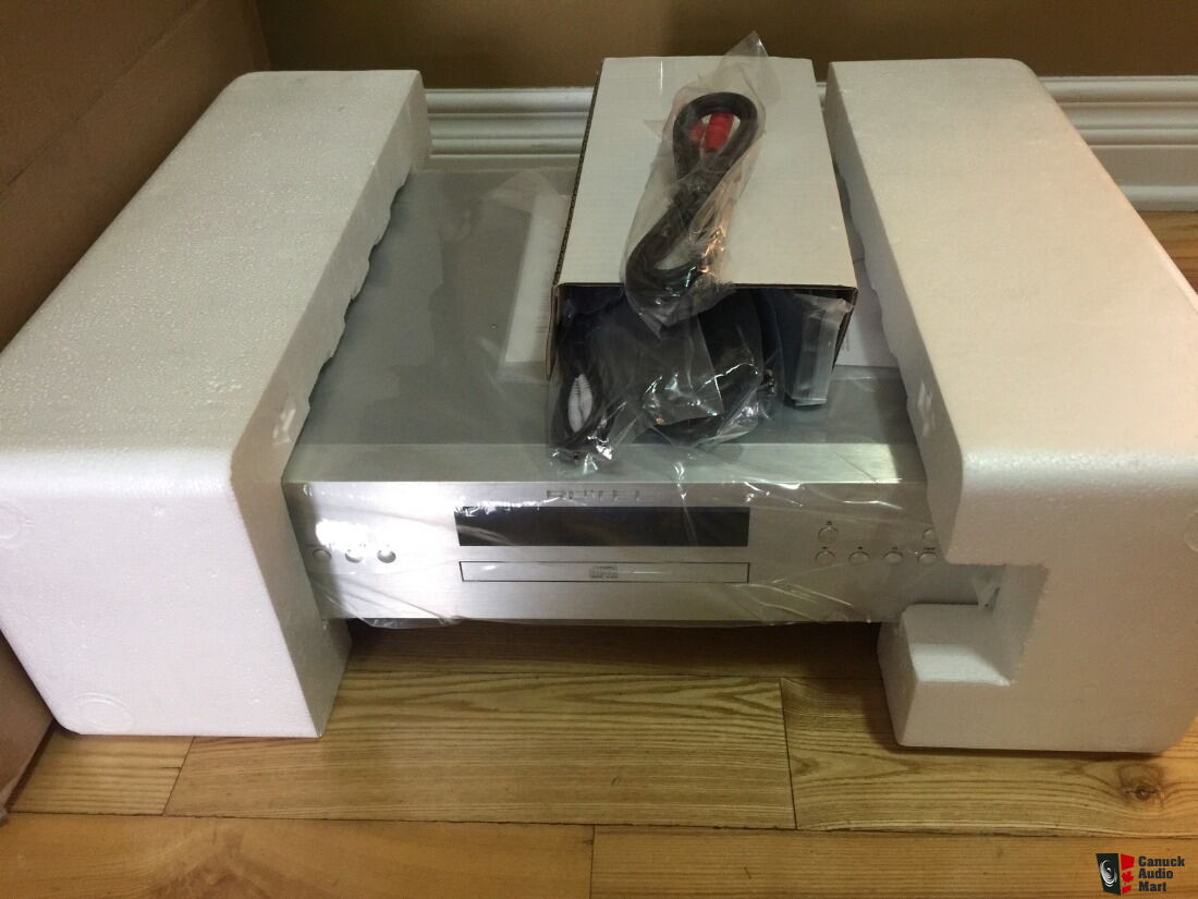 Rotel RCD1572 CD player Photo #2487444 - Canuck Audio Mart