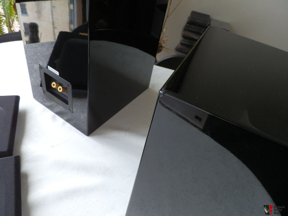Usher S-520 Bookshelf Speakers (Great Condition / Gloss Black / OBM ...