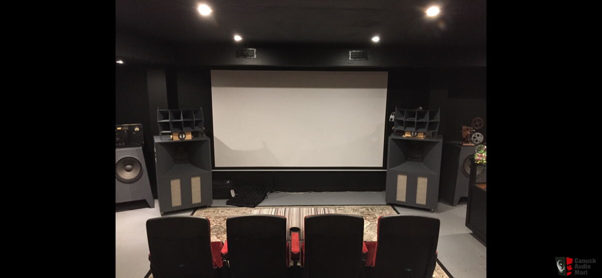 135" Electric 16x9 Projector Screen Photo #2498656 - Canuck Audio Mart