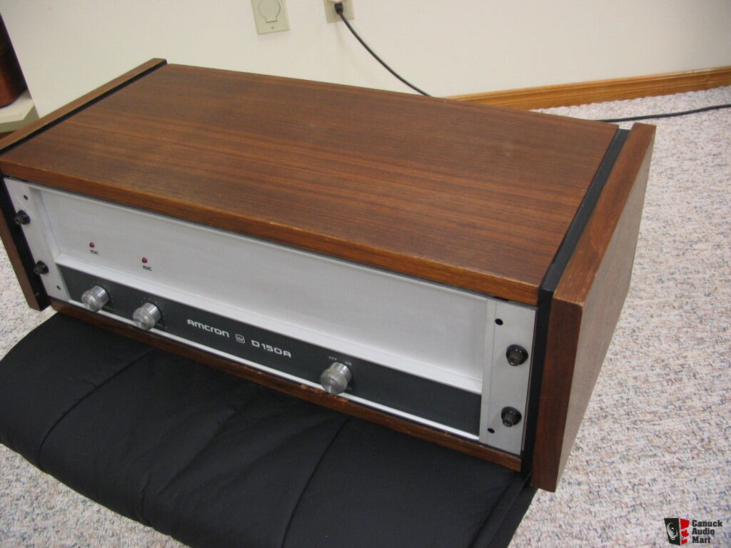 CROWN D-150A Amplifier with walnut case Photo #250052 - Canuck Audio Mart