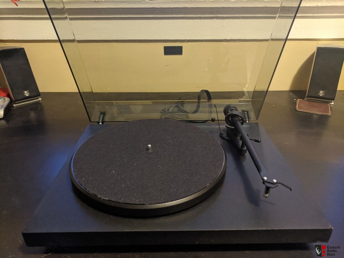 Pro-Ject Debut III Record Player Turntable Photo #2556262 - UK Audio Mart