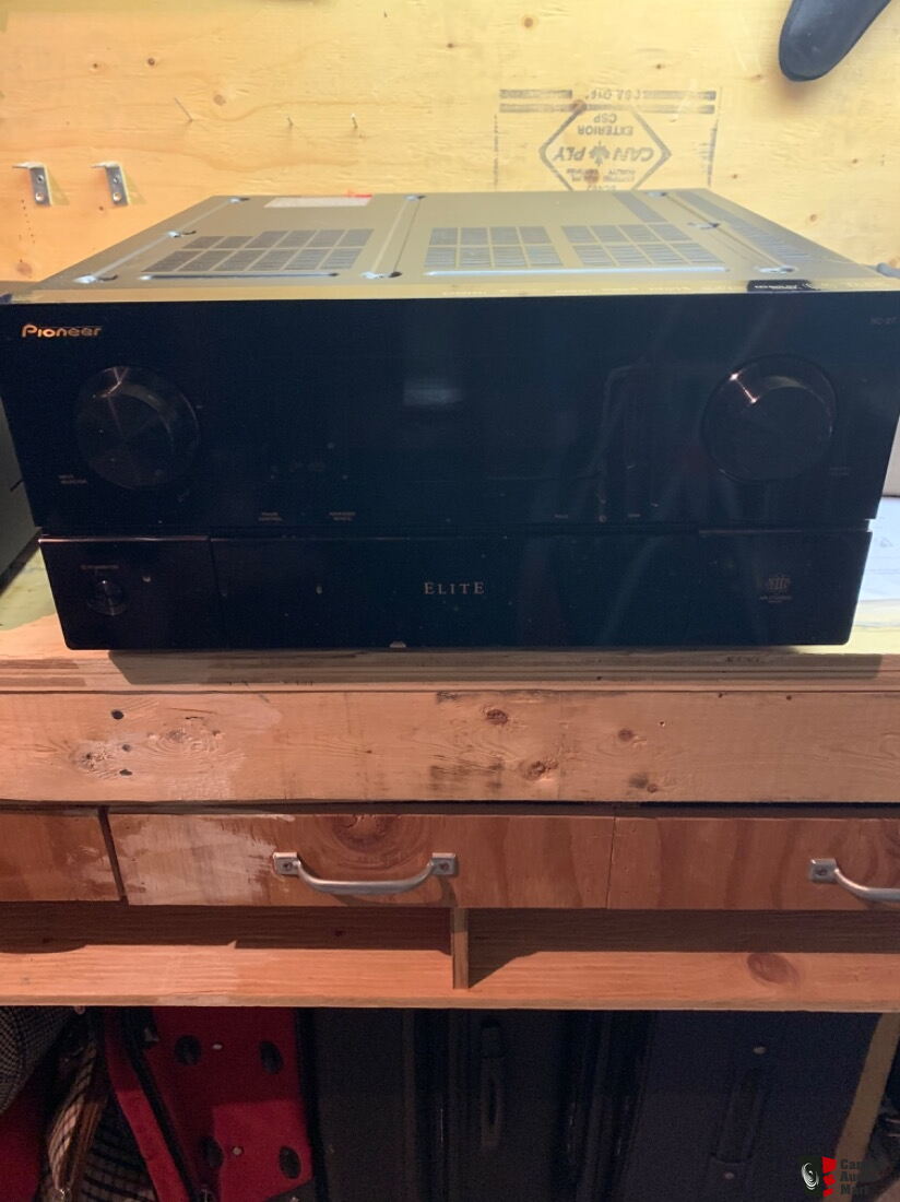 Projector Screen, Projector and Receiver Photo #2565112 - Canuck Audio Mart