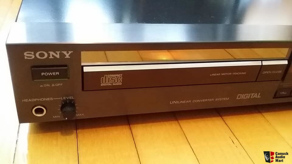 Excellent Sony CDP-302 CD player Photo #2596080 - US Audio Mart