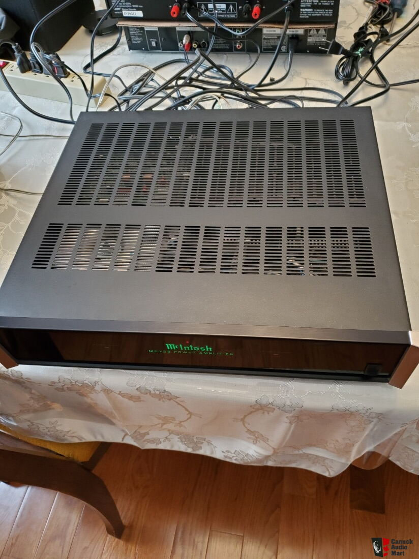 McIntosh MC122 power amp with power guard Photo #2625387 - UK Audio Mart