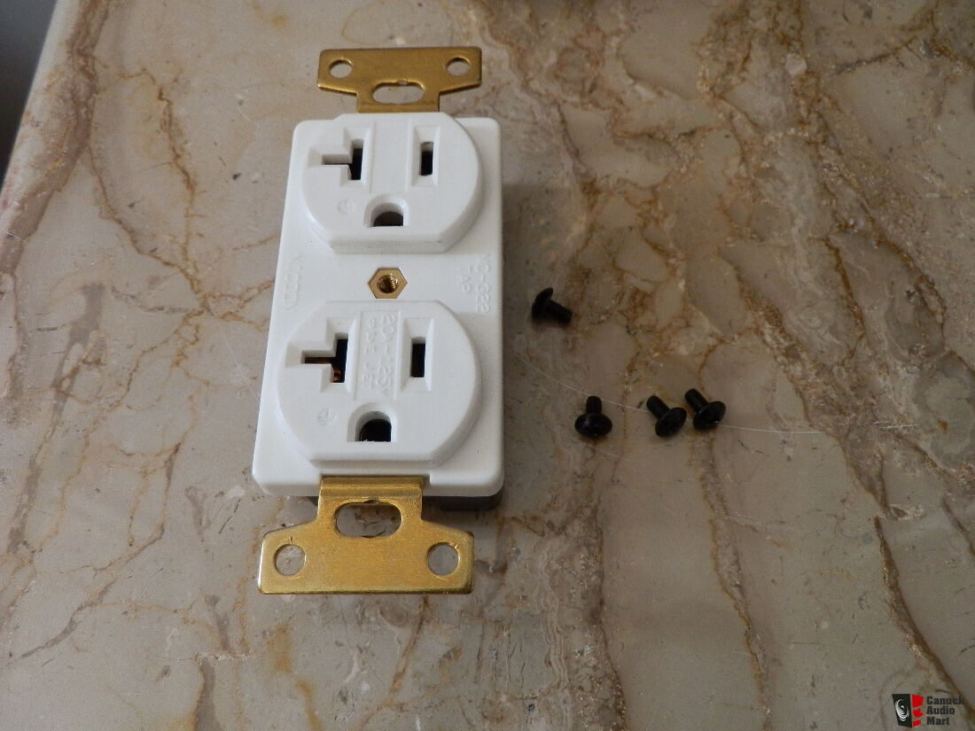 Oyaide WPC-Z Wall Plate & R0 Receptacle (Good Condition / Original ...