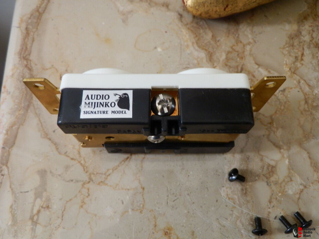 Oyaide WPC-Z Wall Plate & R0 Receptacle (Good Condition / Original ...