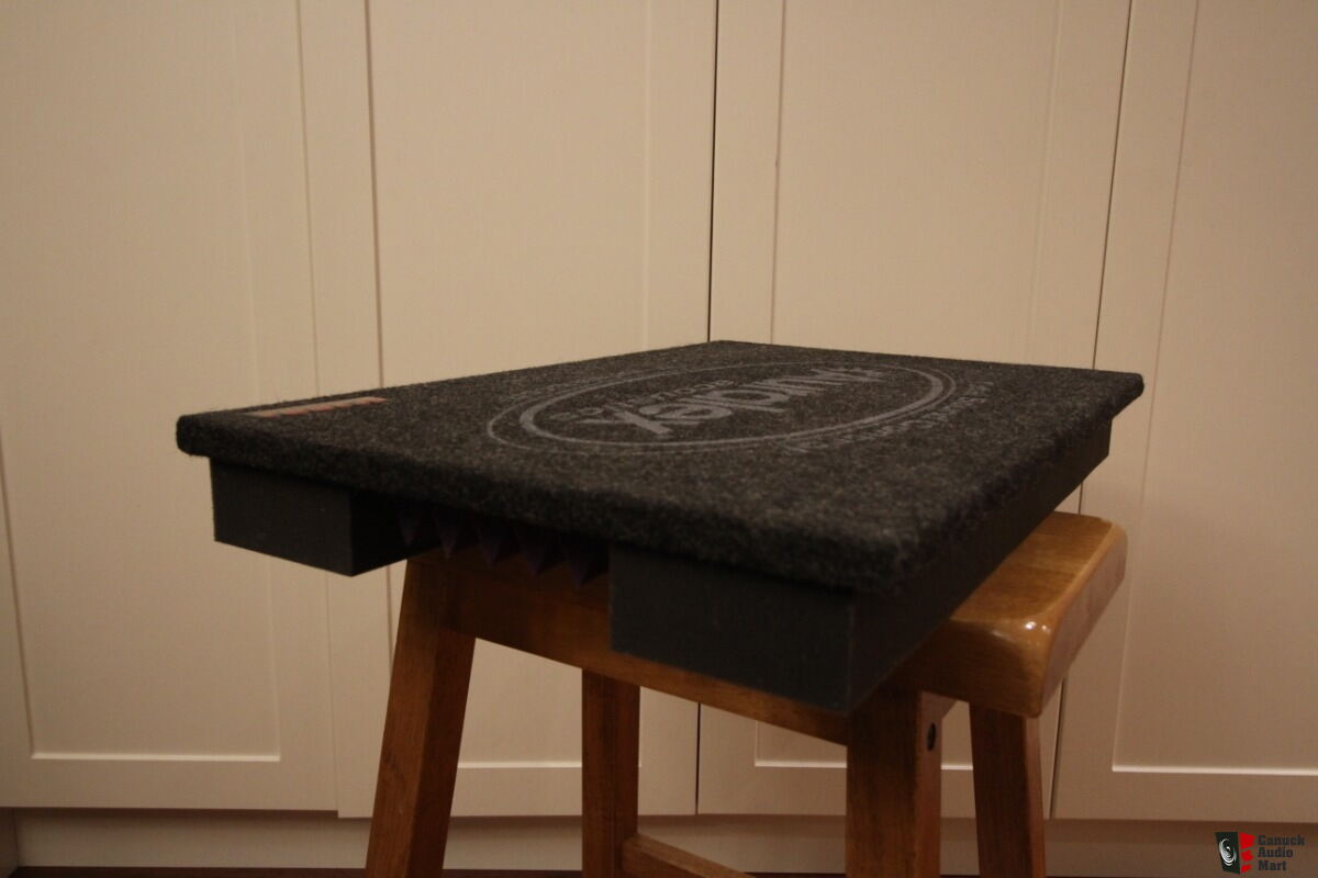 Auralex Gramma Isolation Platform Photo #2828135 - UK Audio Mart