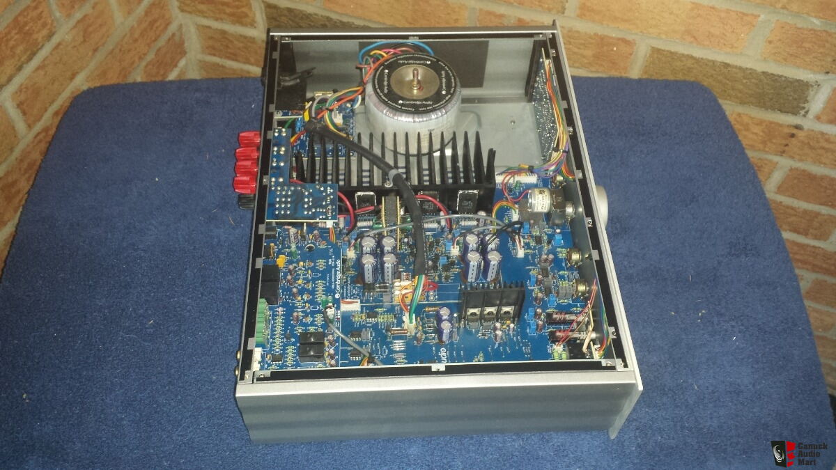 Cambridge Azur 540A V2 integrated amplifier silver color no remote ...