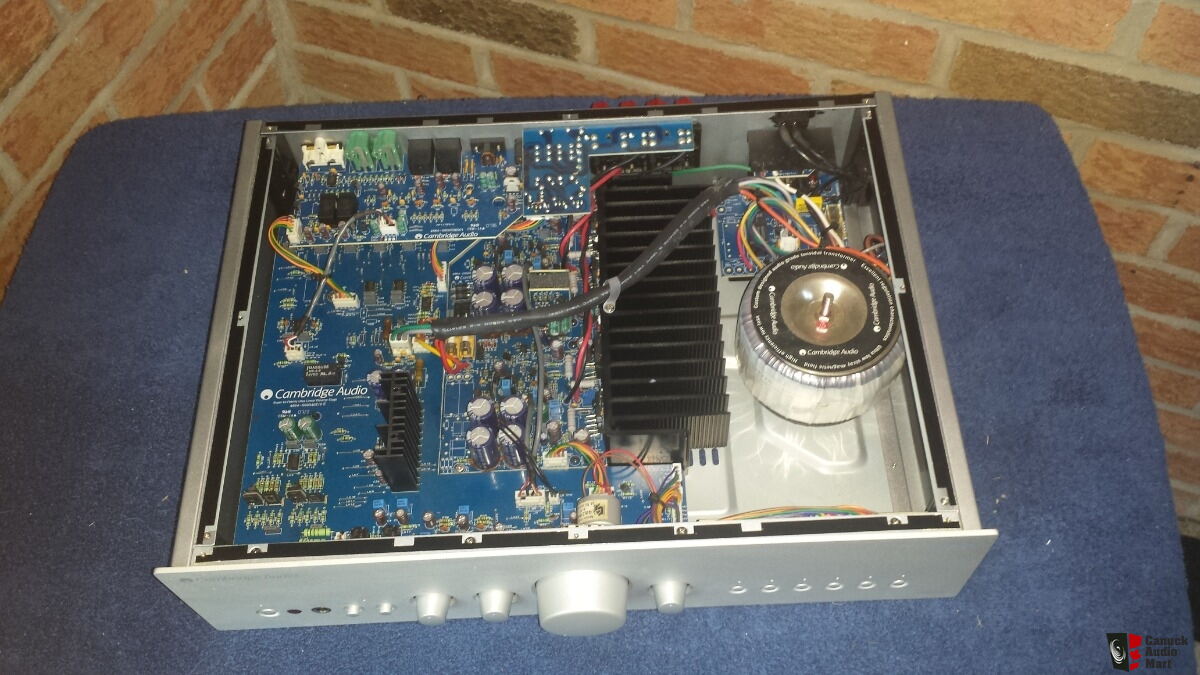 Cambridge Azur 540A V2 integrated amplifier silver color no remote ...