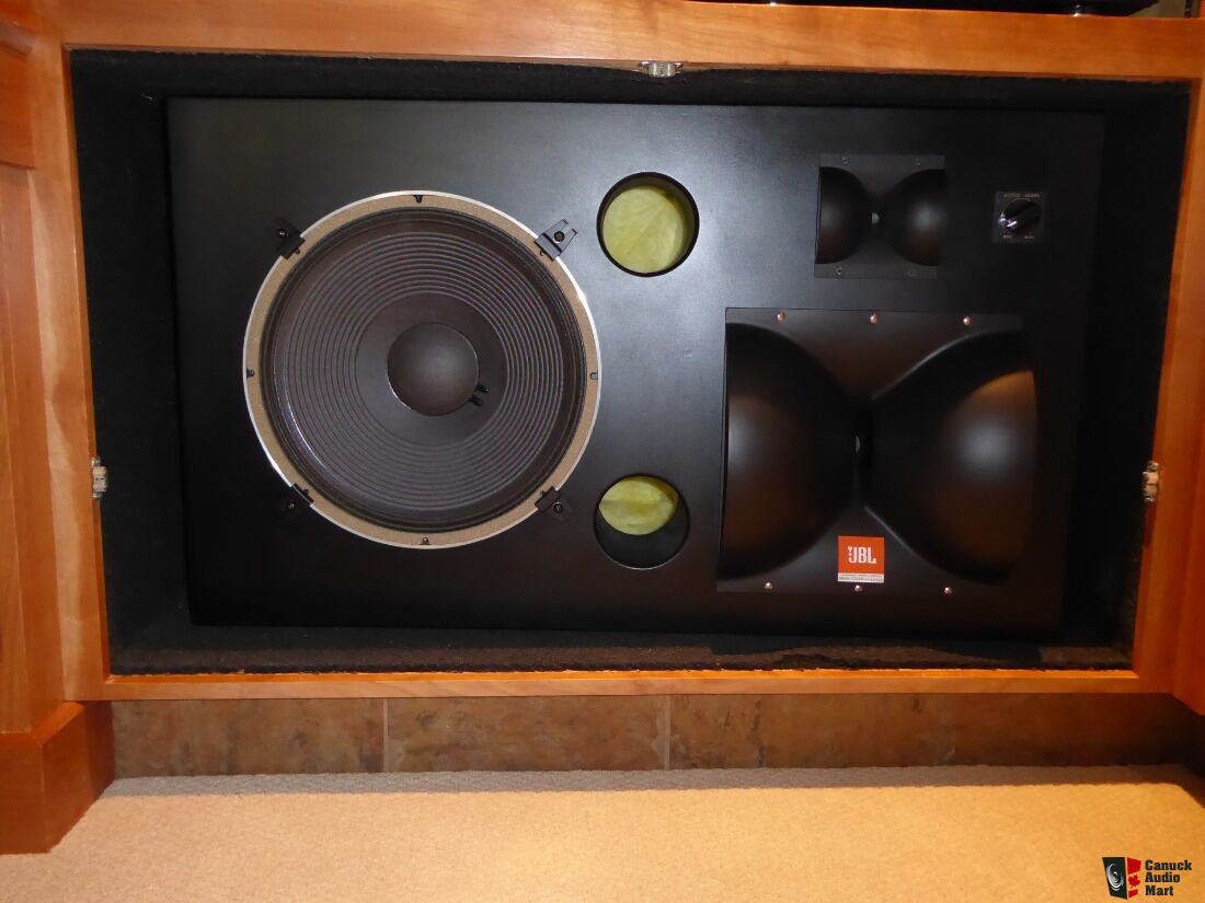 Set of 2 JBL professional monitors Photo #2914709 - Canuck Audio Mart
