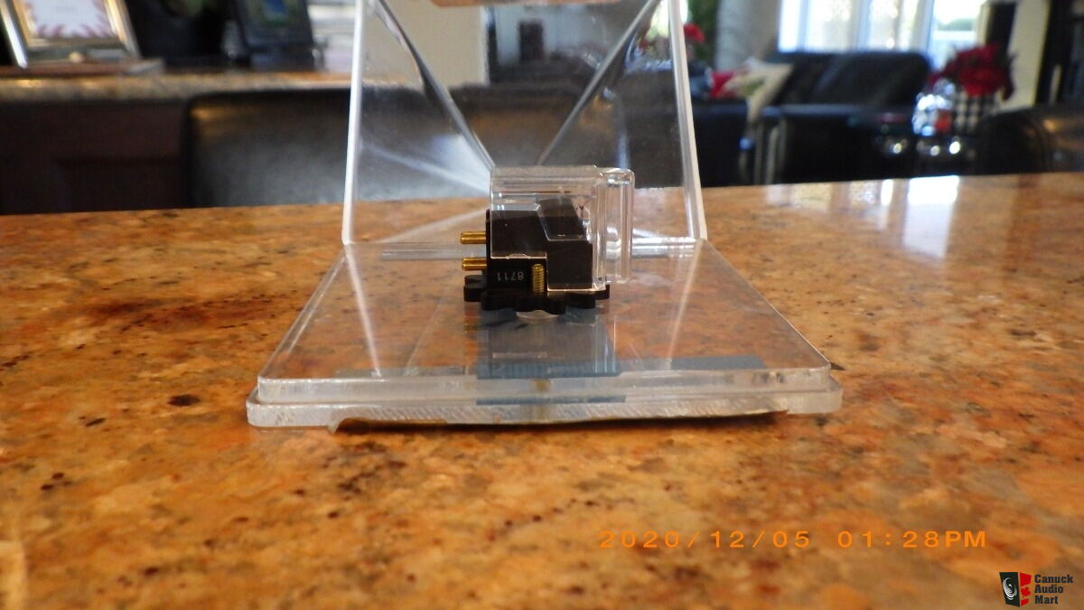 ClearAudio Stradivari V2 - Soundsmith Ruby Cantilever Re-tip Photo ...