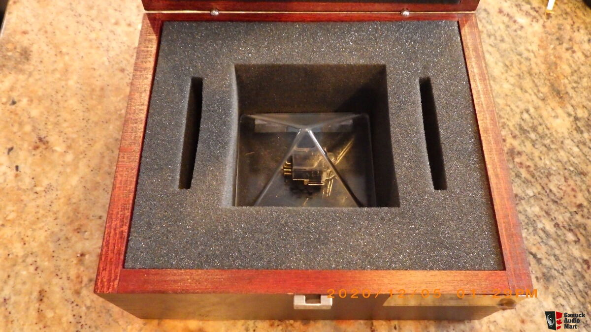 ClearAudio Stradivari V2 - Soundsmith Ruby Cantilever Re-tip Photo ...