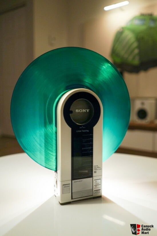 Sony "Flamingo" PS-F9 Linear Tracking Portable Turntable Photo #3027279 ...
