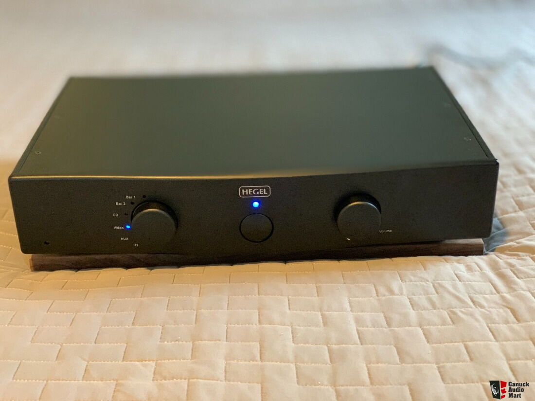 silver amp Hegel H20 & black preamp Hegel P30 combo For Sale - Canuck ...