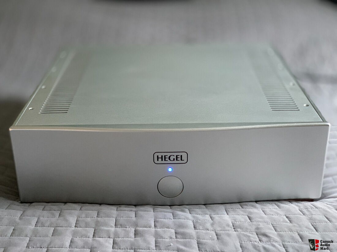 silver amp Hegel H20 & black preamp Hegel P30 combo Photo #3147199 ...