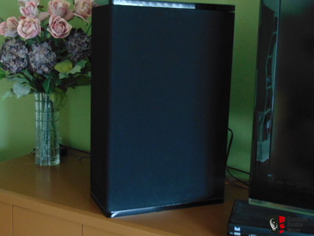 Definitive Technologies C/L/R 3000. Centre channel with powered sub For ...