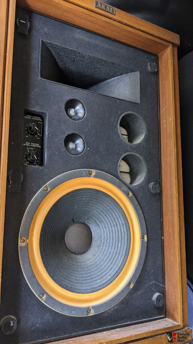 2 Matching AKAI Speakers Model SW-180 Photo #3205629 - US Audio Mart