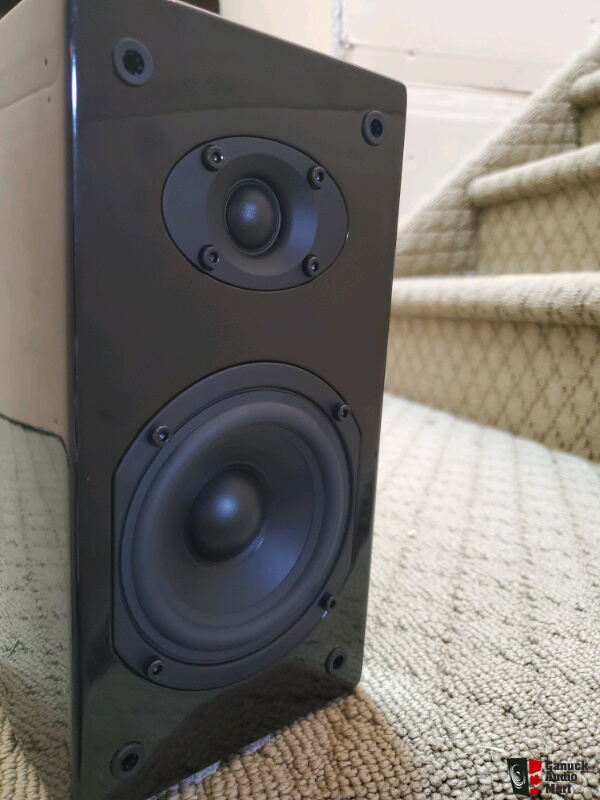 JBL bookshelf speakers high gloss finish Photo #3236110 - Canuck Audio Mart