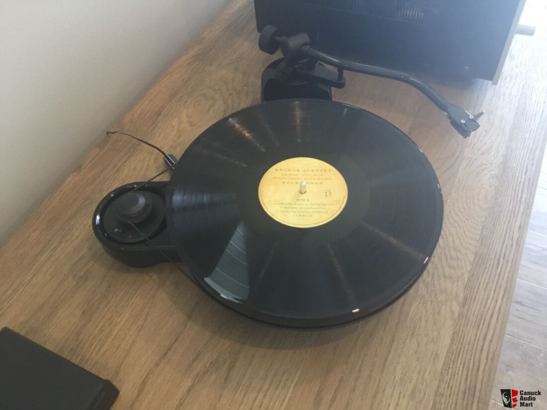 Project RPM 1 Carbon in Gloss black with Ortofon Red 2M Cartridge For ...
