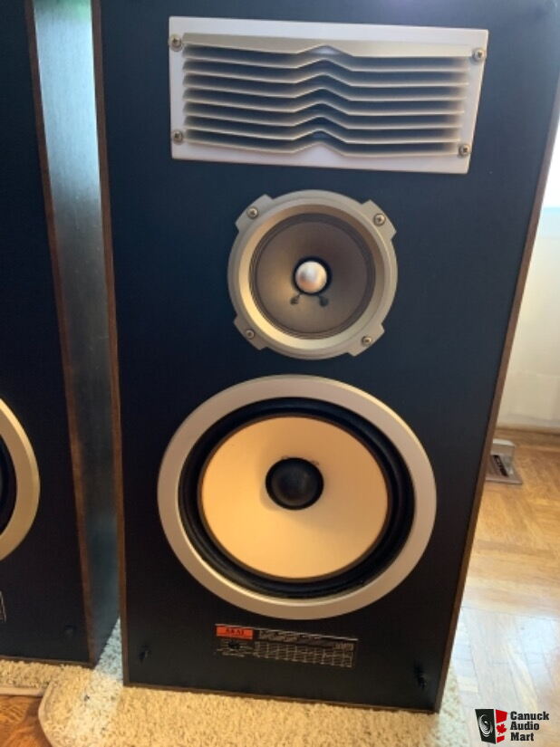 Vintage Akai AM-U04 Int.Amp , AT-V04 Tuner + CW-T50 3 Way Speakers ...