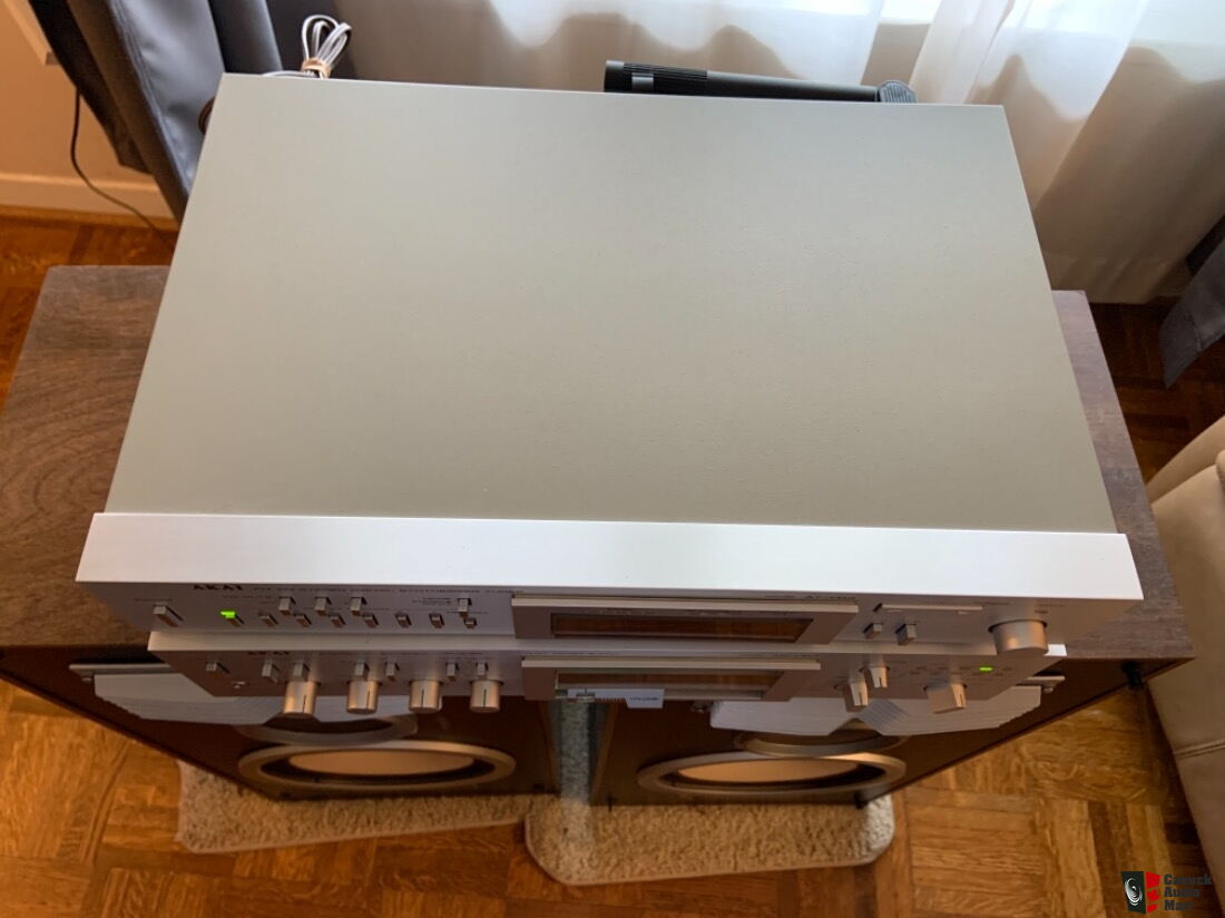 Vintage Akai AM-U04 Int.Amp , AT-V04 Tuner + CW-T50 3 Way Speakers ...