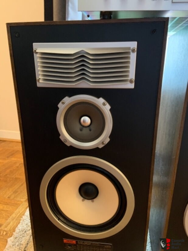 Vintage Akai AM-U04 Int.Amp , AT-V04 Tuner + CW-T50 3 Way Speakers ...