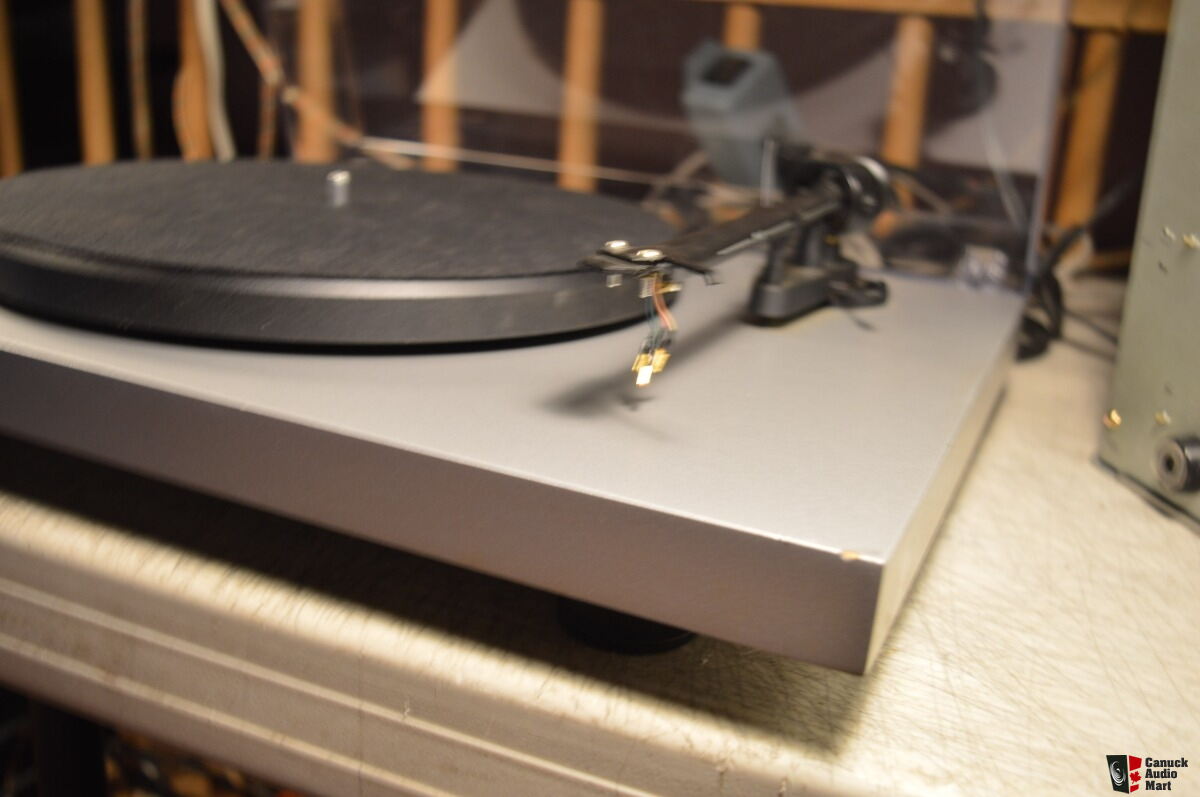 Pro-ject Debut III Turntable Record Player Photo #3313888 - UK Audio Mart