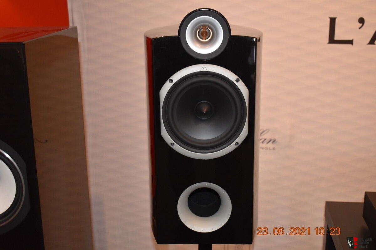 Triangle Theta Black Gloss (Demo) Photo #3332249 - Canuck Audio Mart