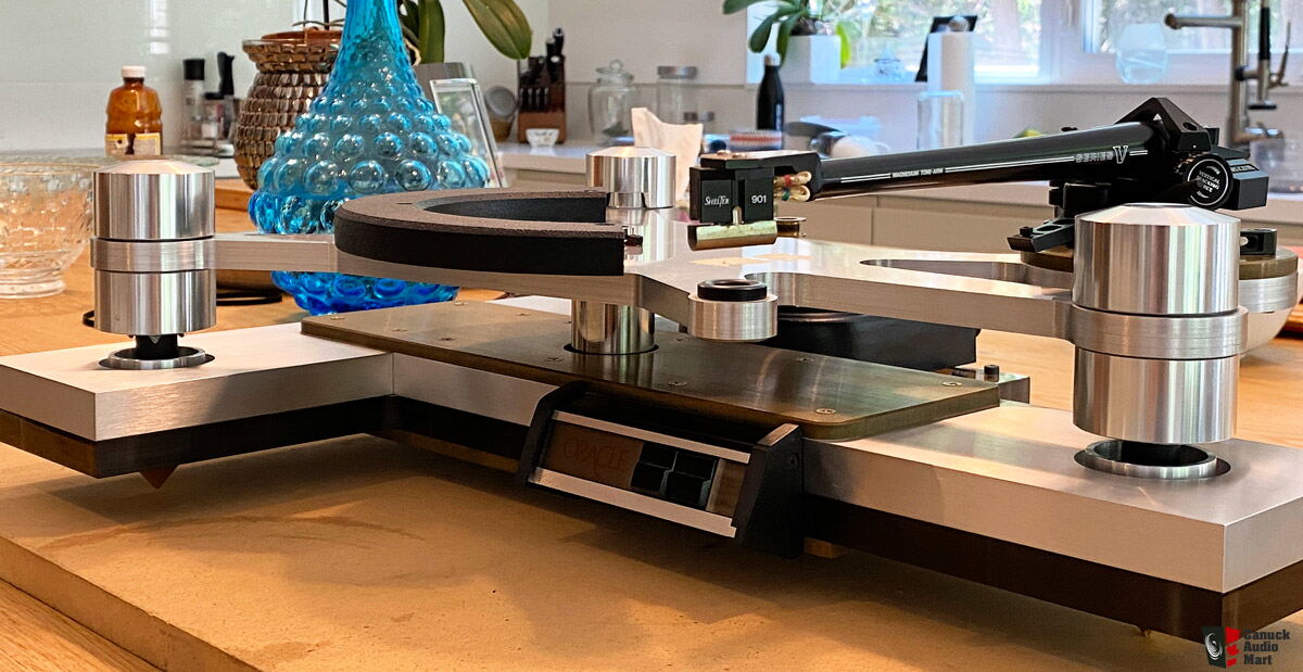 A very special Oracle DELPHI MKIII Turntable Photo #3364029 - UK Audio Mart