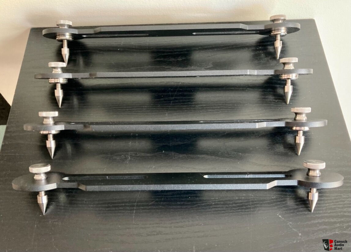 Soundocity Outriggers w/spikes For Sale - Canuck Audio Mart