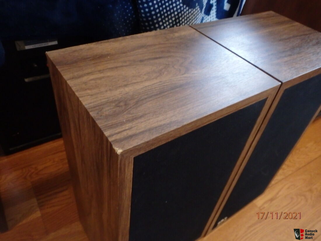 EPI 100V Book Shelf Speakers Photo #3550994 - Canuck Audio Mart