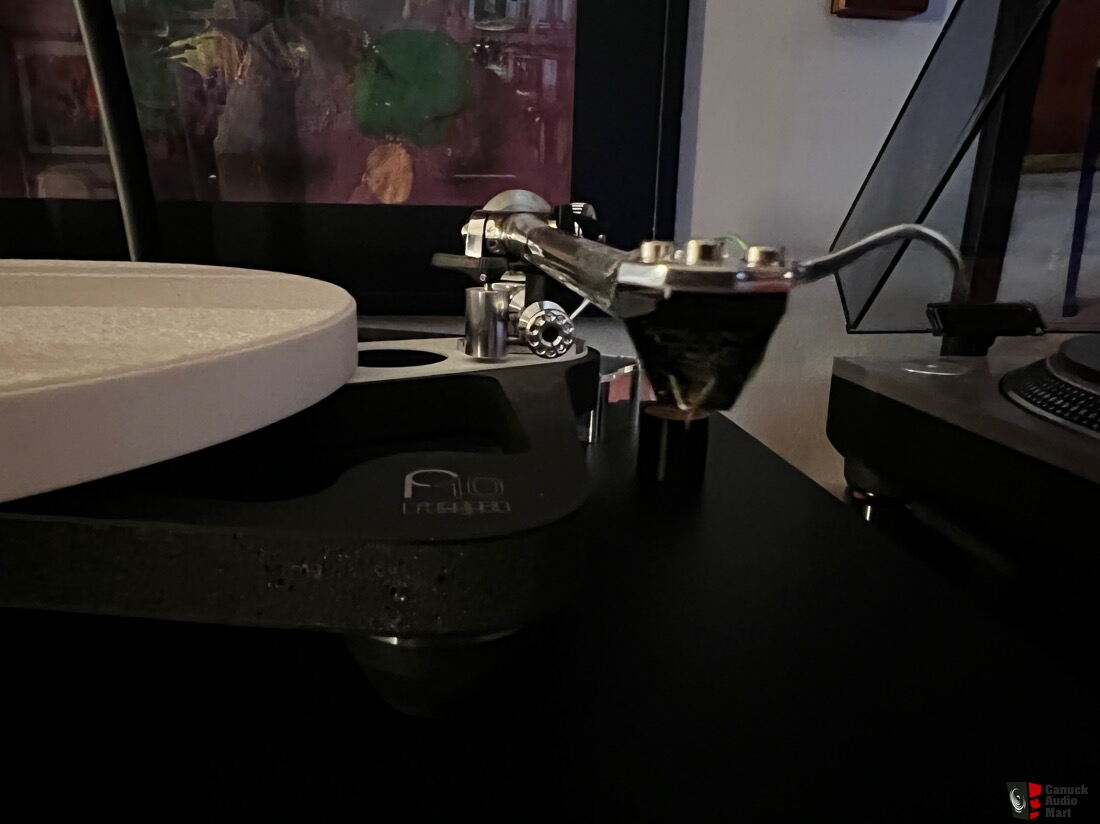 Rega Planar 10 Turntable with Aphelion 2 MC Cartridge and P10 PSU Photo ...