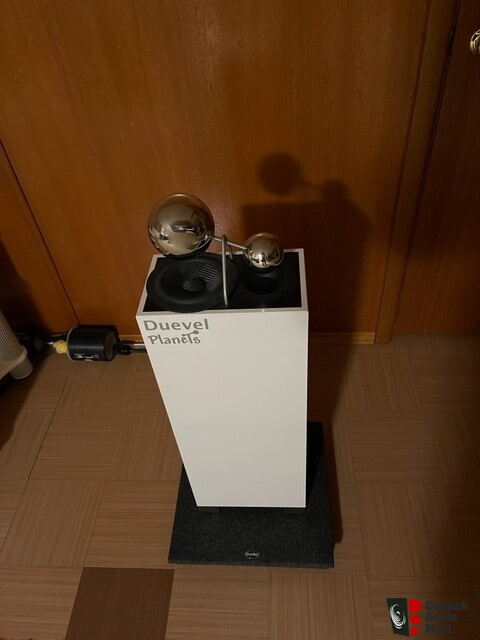 Duevel Planets floorstanding omnidirectional speakers in Gloss White ...